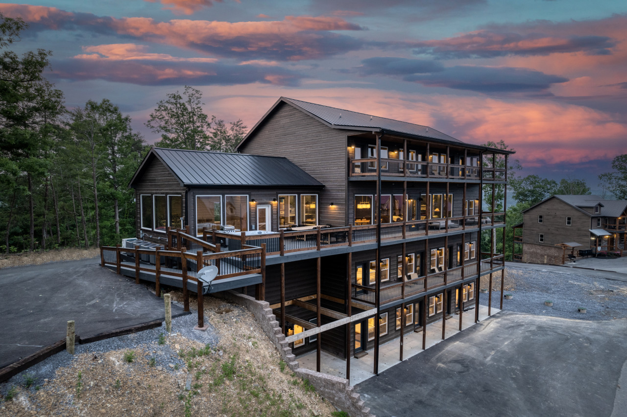 Hillside Manor Project - Unwind Luxury Vacations